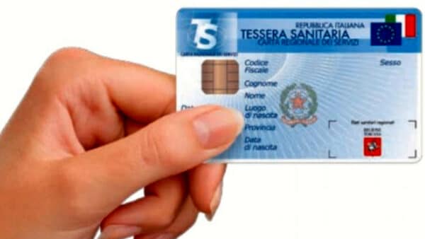 2000 € PER ISCRIVERSI AL SSN: GUIDA PER STRANIERI IN ITALIA